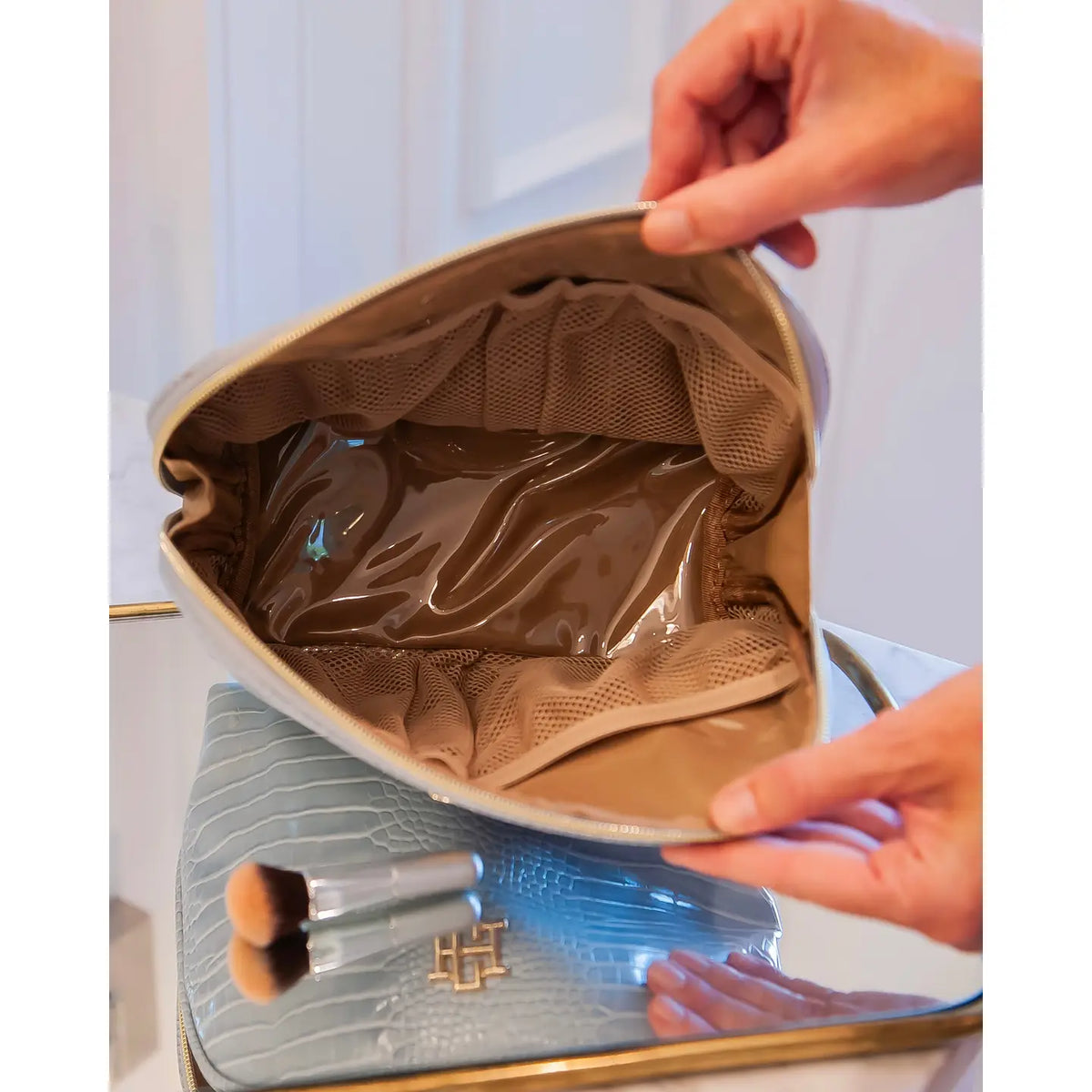 Caden Large Pouch- Light Blue – VACE