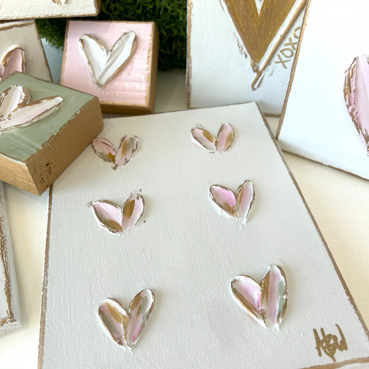 Mini Hearts on Canvas – VACE